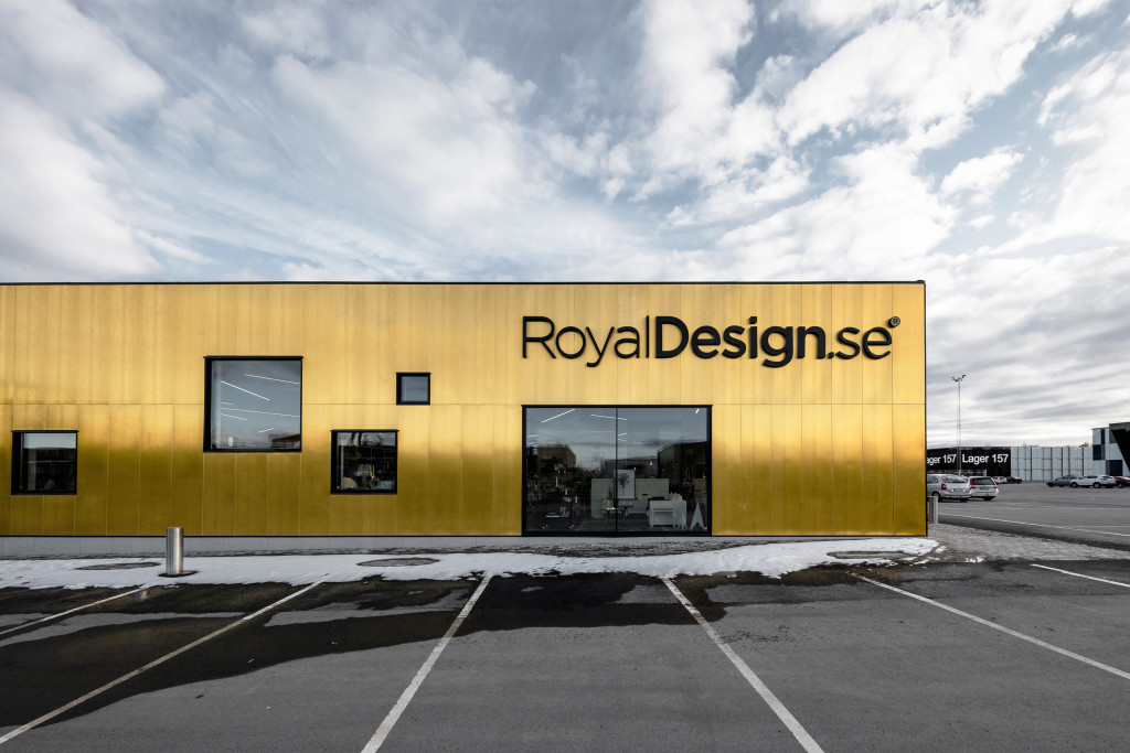 ROYALDESIGN ช้อปปิ้งเซ็นเตอร์ ที่เรียบตรงแต่ทรงพลัง - room life