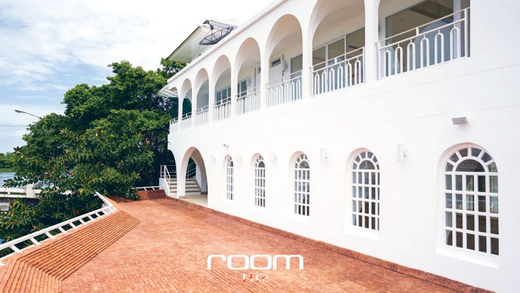 CASA PAPA.HOME&SPACE สตูดิโอสีขาว ผืนผ้าใบเรียบง่ายริมฝั่งแม่น้ำนครชัยศรี