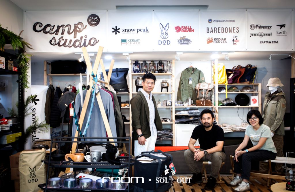 เยือน 3 สตูดิโอผู้อยู่เบื้องหลัง ‘ROOM X SOL OUT COLLABORATIVE COLLECTION’