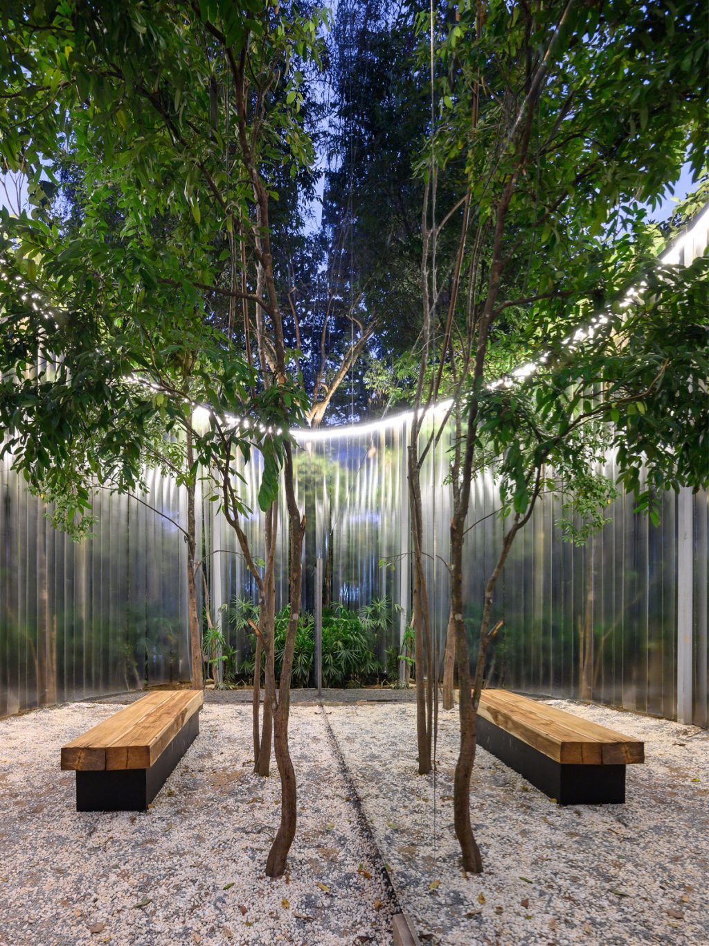 คาเฟ่เชียงใหม่ กลางป่าที่ปรับภาพจำผ่านการห่อหุ้มด้วยฟาซาดพลาสติก BOONMA ...