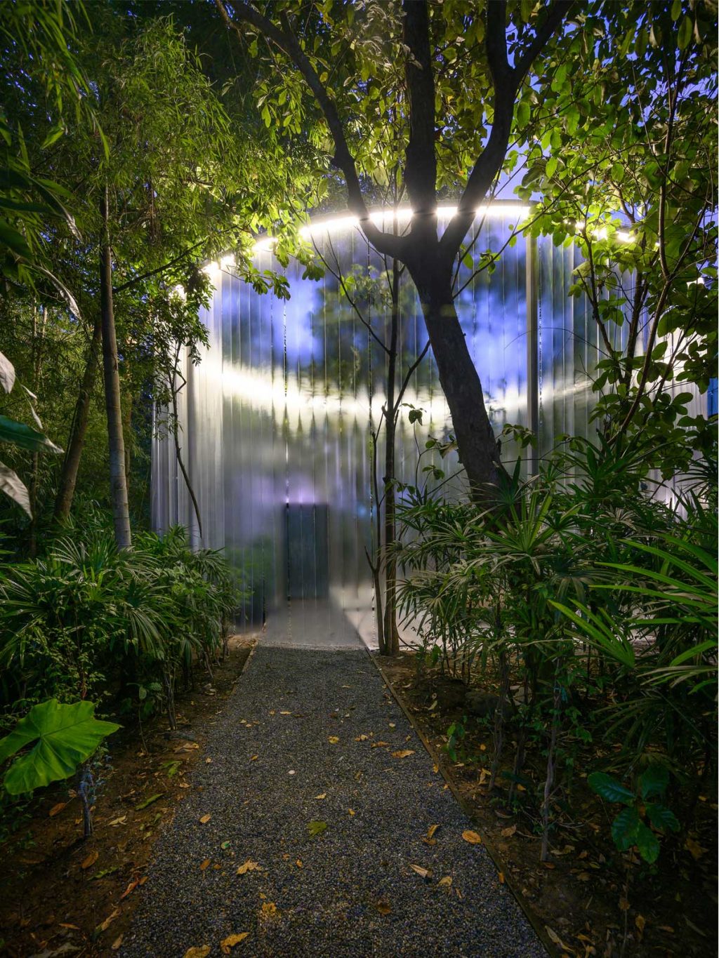 คาเฟ่เชียงใหม่ กลางป่าที่ปรับภาพจำผ่านการห่อหุ้มด้วยฟาซาดพลาสติก BOONMA ...