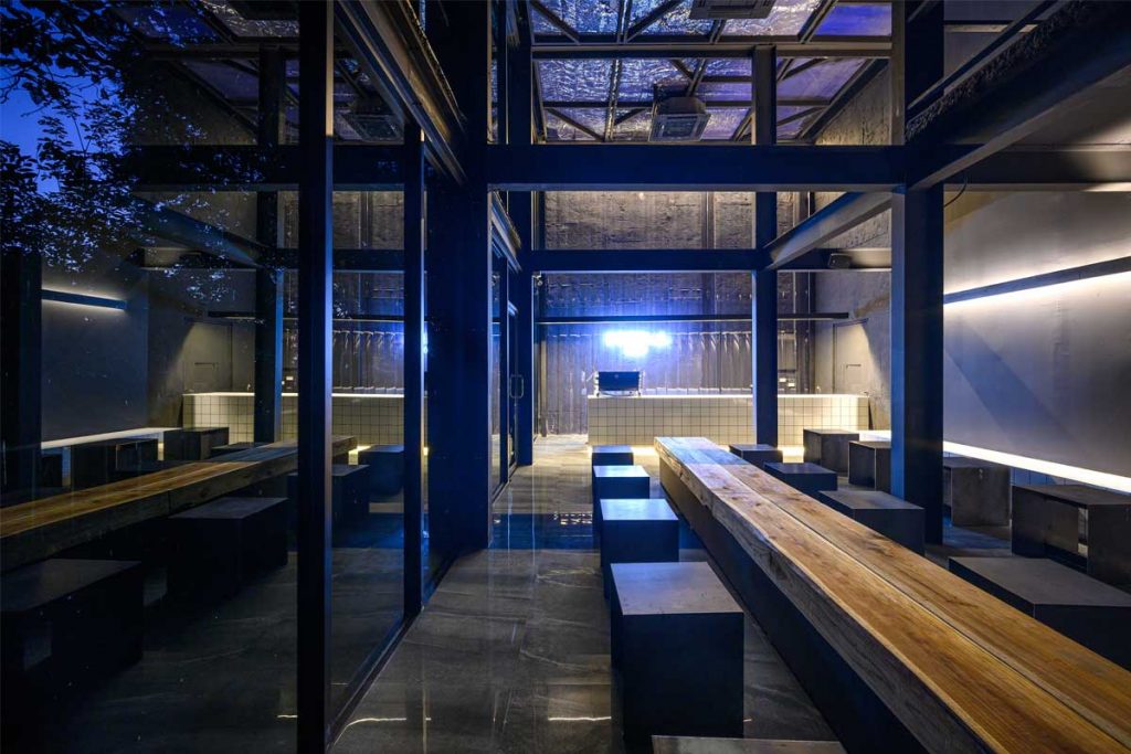 คาเฟ่เชียงใหม่ กลางป่าที่ปรับภาพจำผ่านการห่อหุ้มด้วยฟาซาดพลาสติก BOONMA ...