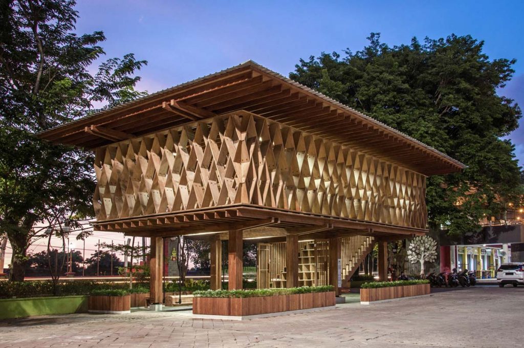 Microlibrary Warak Kayu ห้องสมุดประหยัดพลังงานโดย SHAU Indonesia