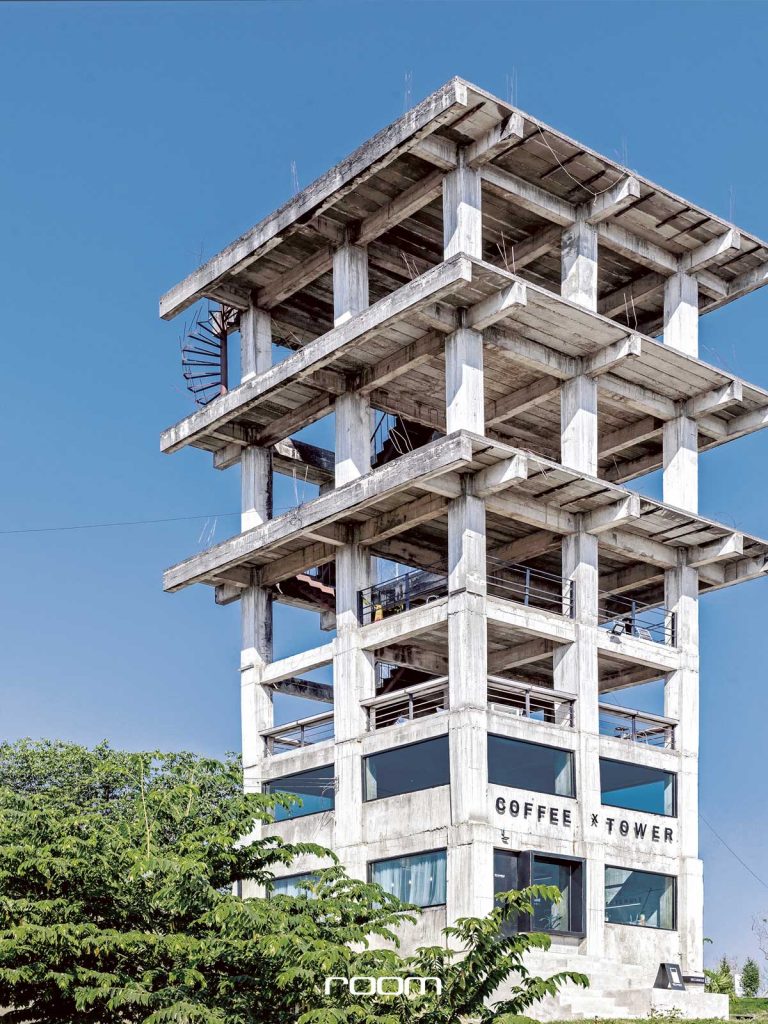 คาเฟ่เชียงใหม่ THE RECTANGLE COFFEE X TOWER จากการรื้ออาคารร้าง