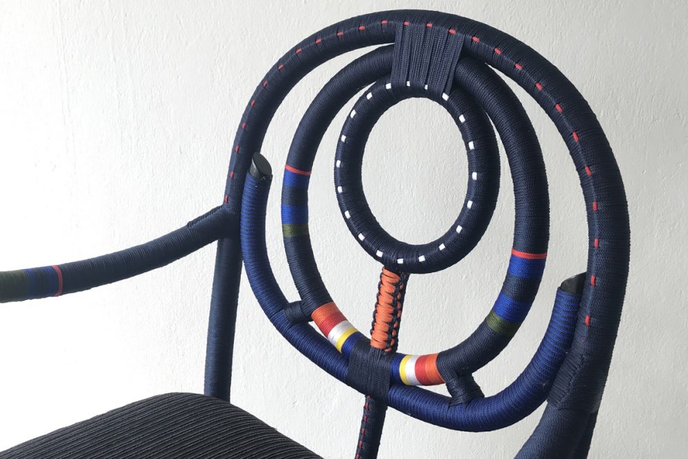 ARKHA เก้าอี้แขนโค้ง ลวดลายอาข่า โดย Kitt.ta.khon ร่วมกับ Yothaka - room