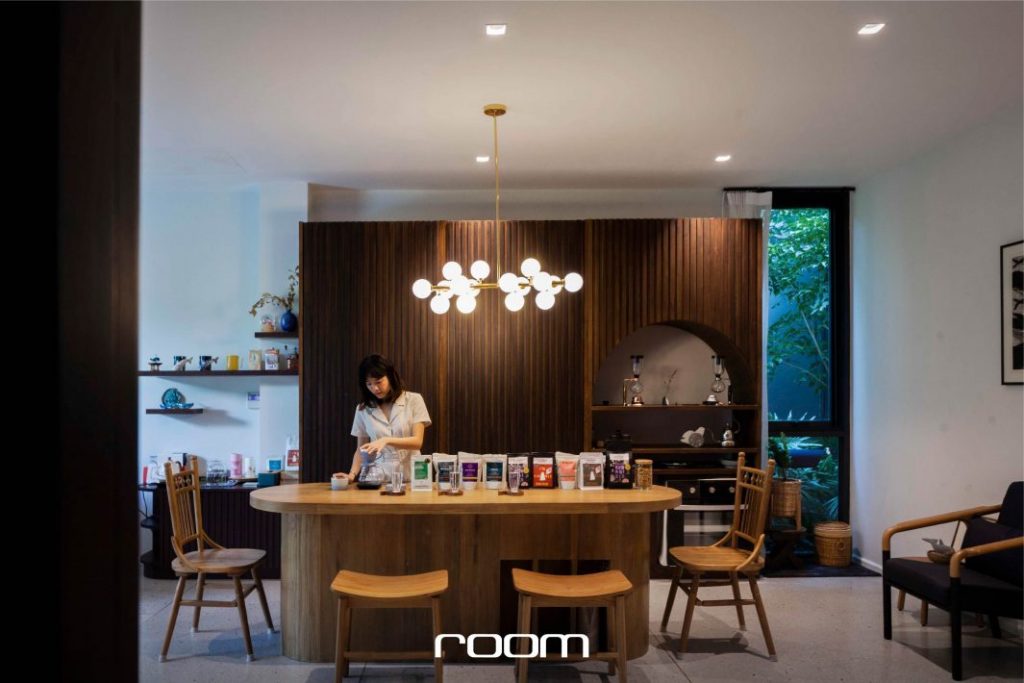 ARI STUDIO โฮมสตูดิโอที่เป็นทั้งออฟฟิศสถาปนิก งานเขียนภาพและสโลว์บาร์