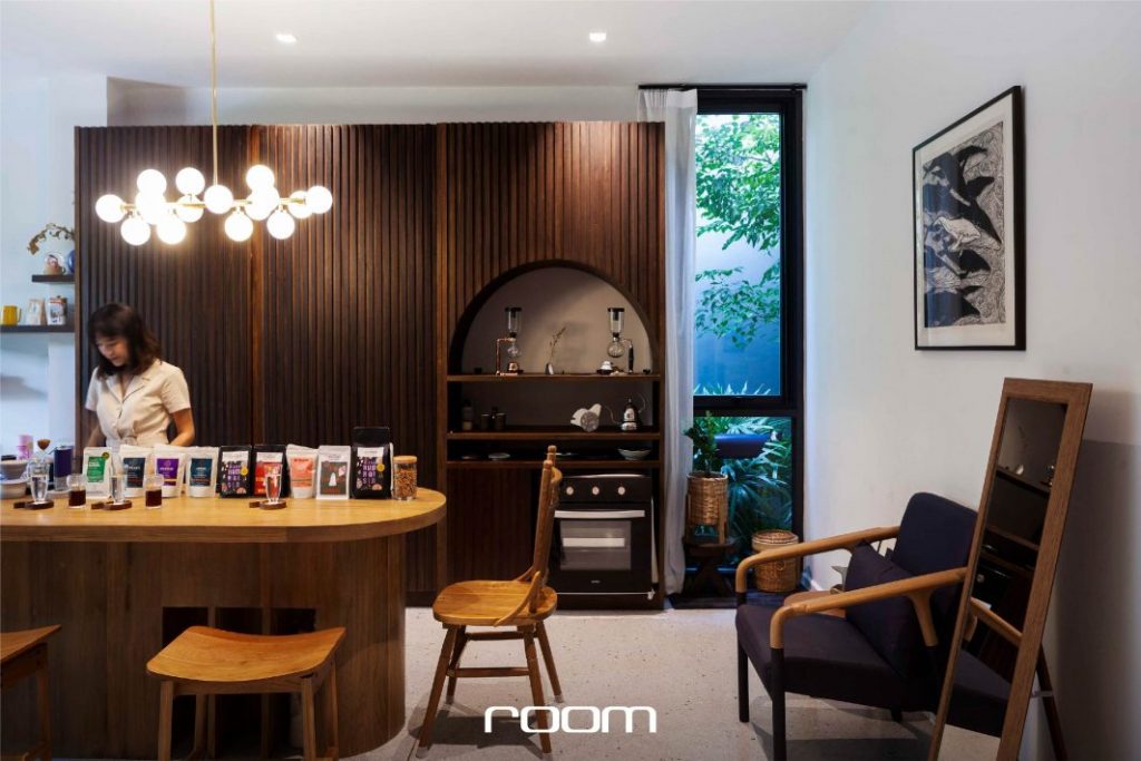 ARI STUDIO โฮมสตูดิโอที่เป็นทั้งออฟฟิศสถาปนิก งานเขียนภาพและสโลว์บาร์