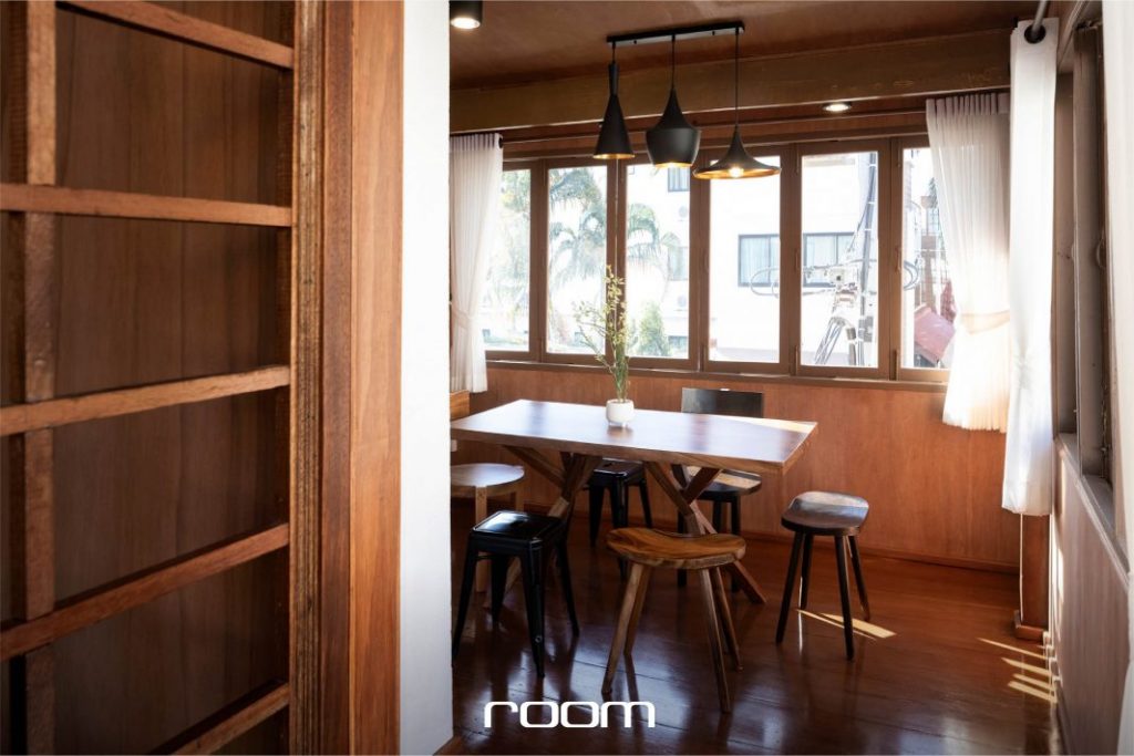 Koff&Things.th คาเฟ่เชียงใหม่ อบอุ่นด้วยงานไม้ สวยได้ฟีลเกียวโต- room