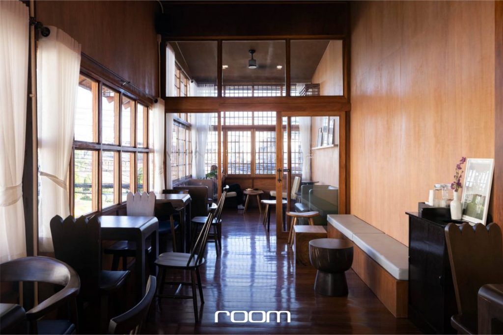 Koff&Things.th คาเฟ่เชียงใหม่ อบอุ่นด้วยงานไม้ สวยได้ฟีลเกียวโต- room