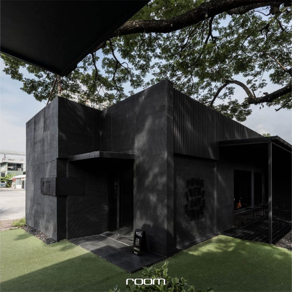 MITTE COFFEE ROASTERY คาเฟ่เข้มขรึมฉบับแบดบอยรอยสัก - room