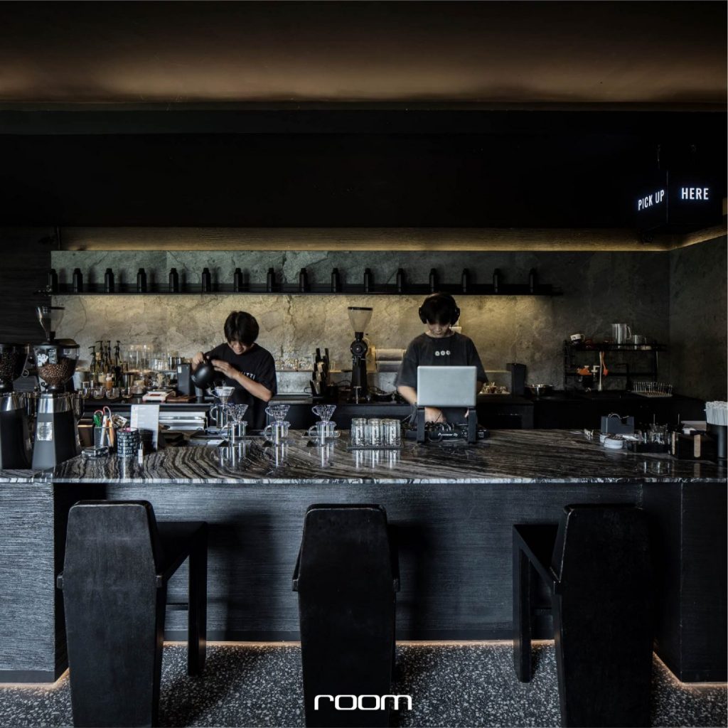 MITTE COFFEE ROASTERY คาเฟ่เข้มขรึมฉบับแบดบอยรอยสัก - room