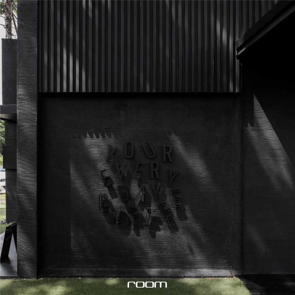 MITTE COFFEE ROASTERY คาเฟ่เข้มขรึมฉบับแบดบอยรอยสัก - room