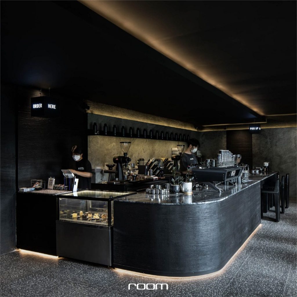 MITTE COFFEE ROASTERY คาเฟ่เข้มขรึมฉบับแบดบอยรอยสัก - room
