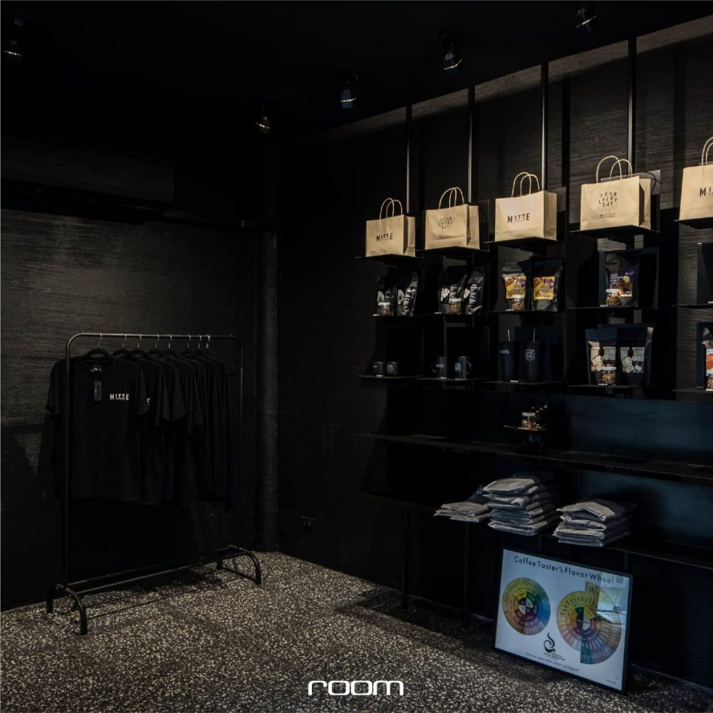 MITTE COFFEE ROASTERY คาเฟ่เข้มขรึมฉบับแบดบอยรอยสัก - room