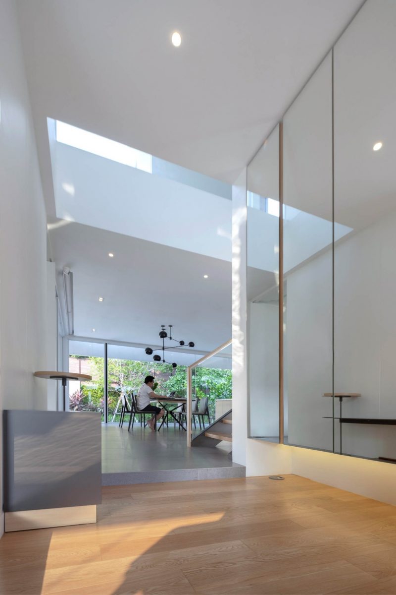 RUPU HOUSE บ้านสองชั้นโมเดิร์น เฉียบเรียบ ตอบโจทย์วิถีชีวิตเอาต์ดอร์ - room