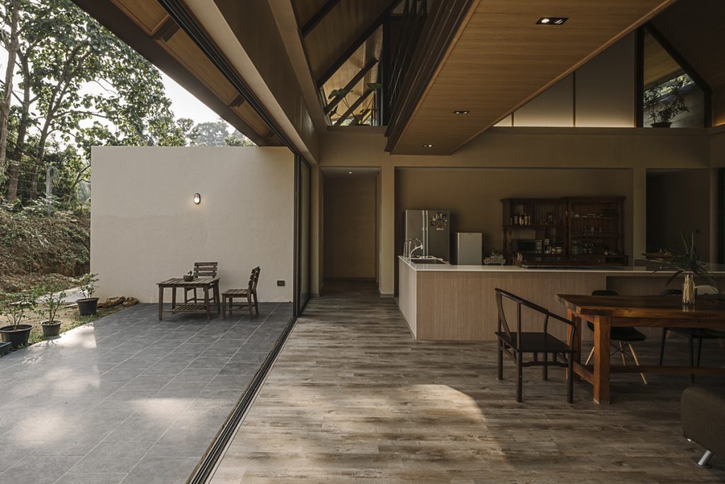 MAE RIM HOUSE บ้านชนบท กลางสวนป่าแม่ริม - room