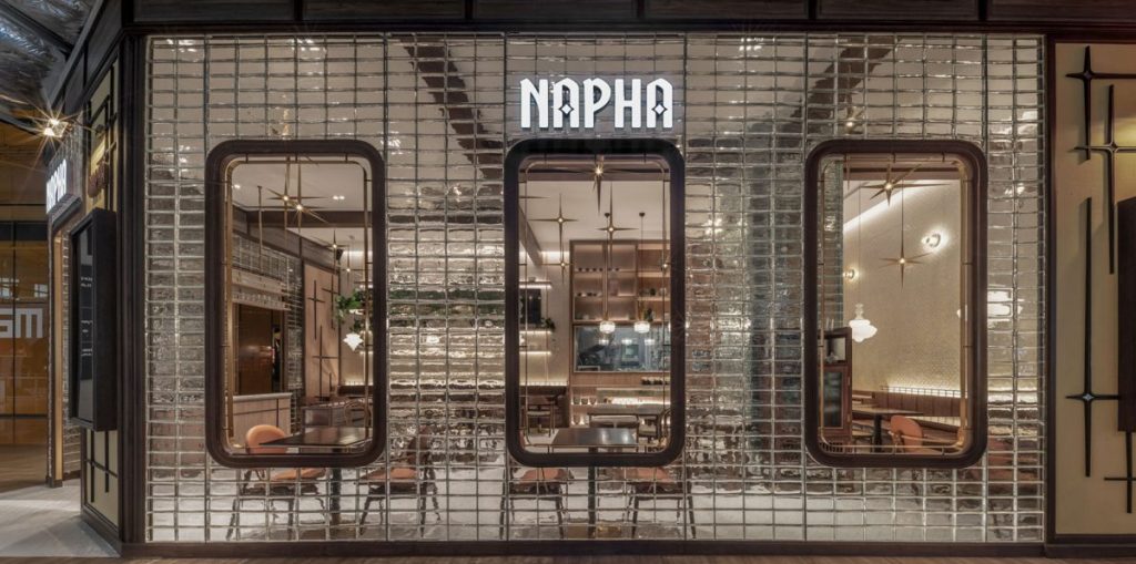 NAPHA ร้านอาหารไทยกึ่งไฟน์ไดนิ่ง ส่องสว่างพริ้งพราวด้วย บล็อกแก้ว - room