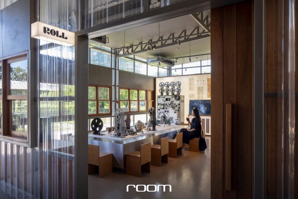ROLL SALAYA คาเฟ่กึ่งมิวเซียม เล่าวิวัฒนาการฟิล์มภาพยนตร์หาชมยาก - room