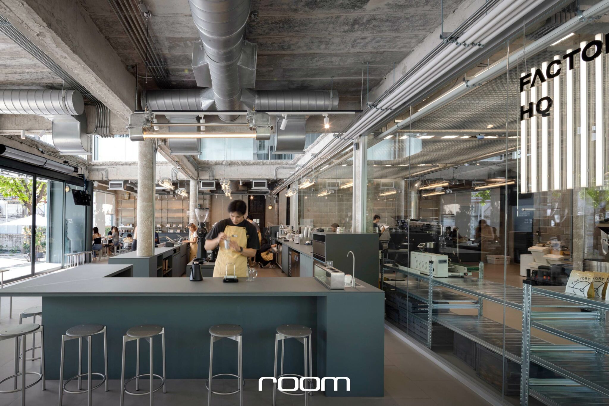 Factory Coffee HQ คาเฟ่สเปเชียลตี้โชว์เสน่ห์อินดัสเทรียล - room