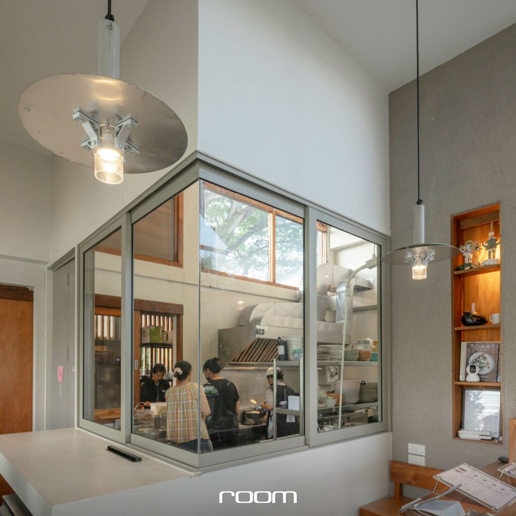 Rab-a-bit ปลี่ยนโฉมอาคารเก่าสู่ร้านอาหารกลิ่นอายงานคราฟต์ท้องถิ่น