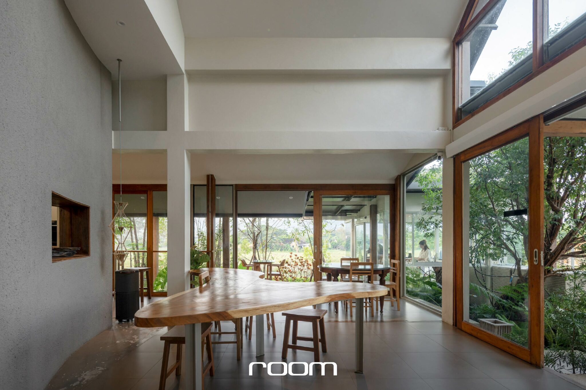 Rab-a-bit ปลี่ยนโฉมอาคารเก่าสู่ร้านอาหารกลิ่นอายงานคราฟต์ท้องถิ่น