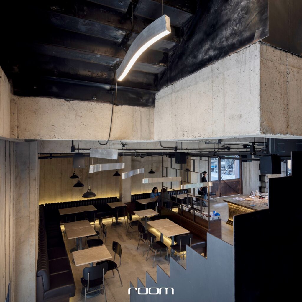 Patchworks คาเฟ่ขนมหวานภายใต้สถาปัตยกรรมเรียบเท่สไตล์บรูทัลลิสม์