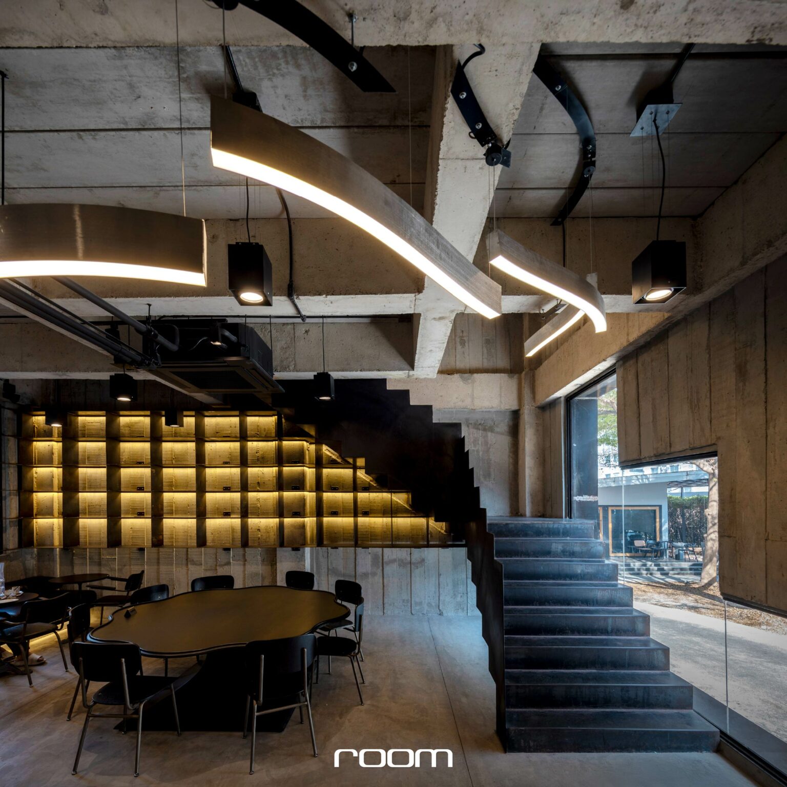 Patchworks คาเฟ่ขนมหวานภายใต้สถาปัตยกรรมเรียบเท่สไตล์บรูทัลลิสม์