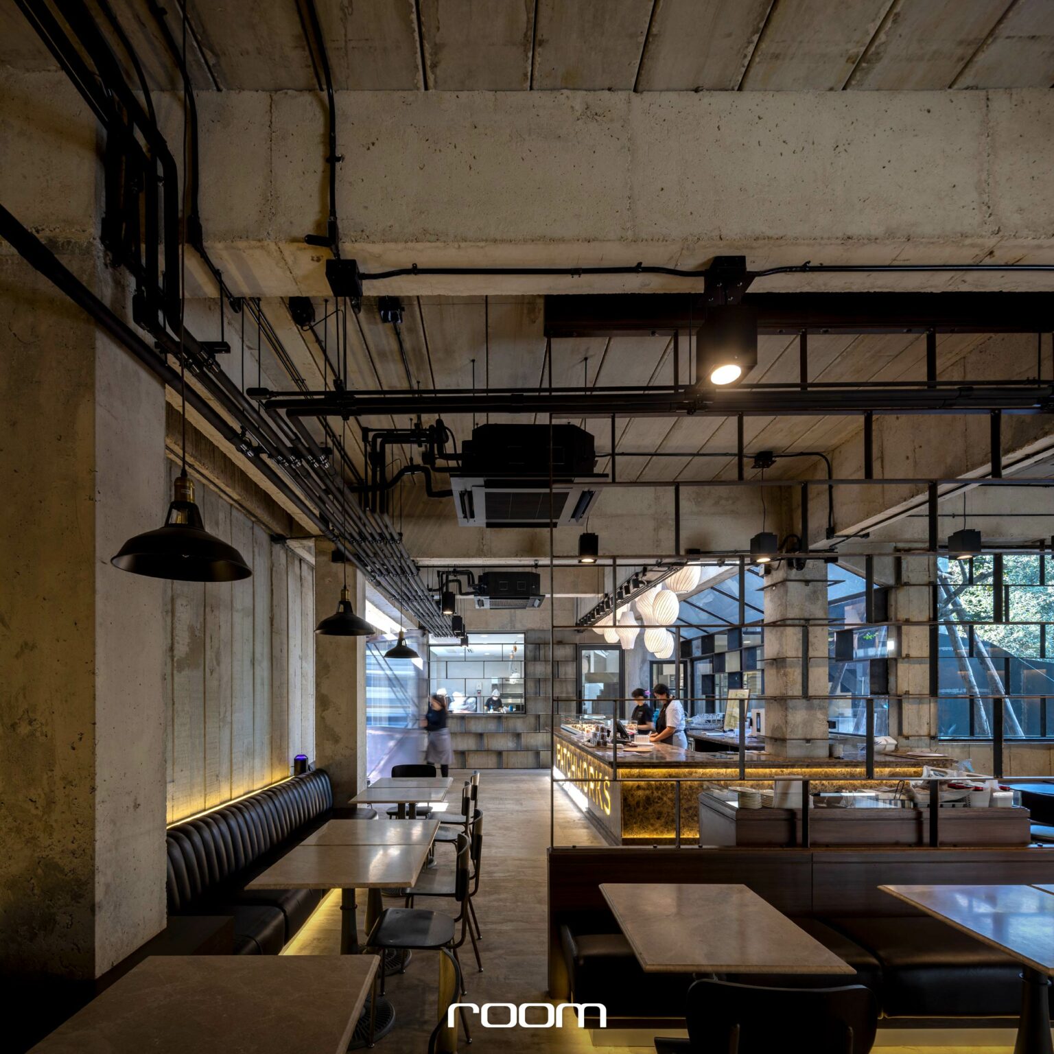 Patchworks คาเฟ่ขนมหวานภายใต้สถาปัตยกรรมเรียบเท่สไตล์บรูทัลลิสม์