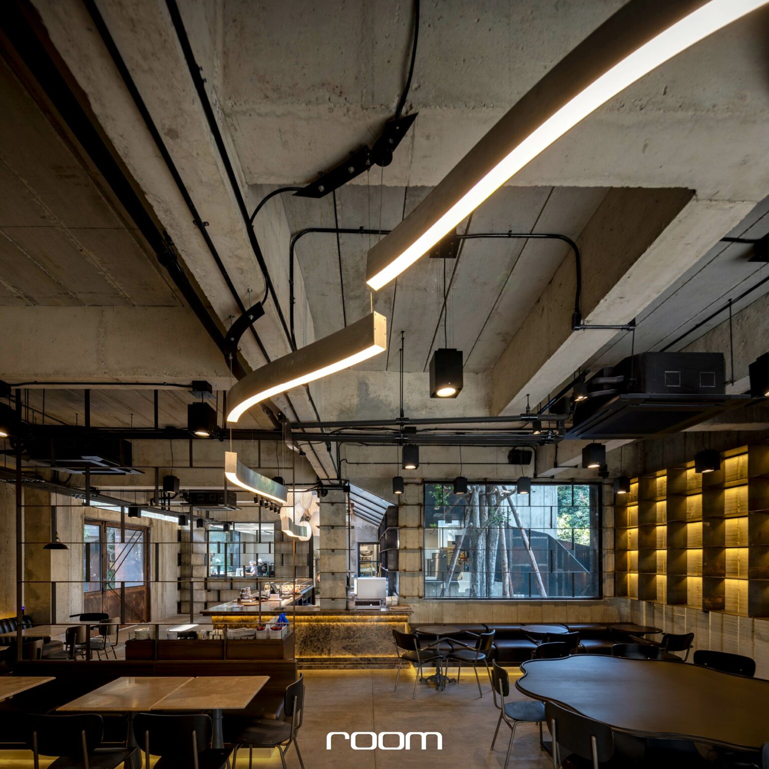 Patchworks คาเฟ่ขนมหวานภายใต้สถาปัตยกรรมเรียบเท่สไตล์บรูทัลลิสม์