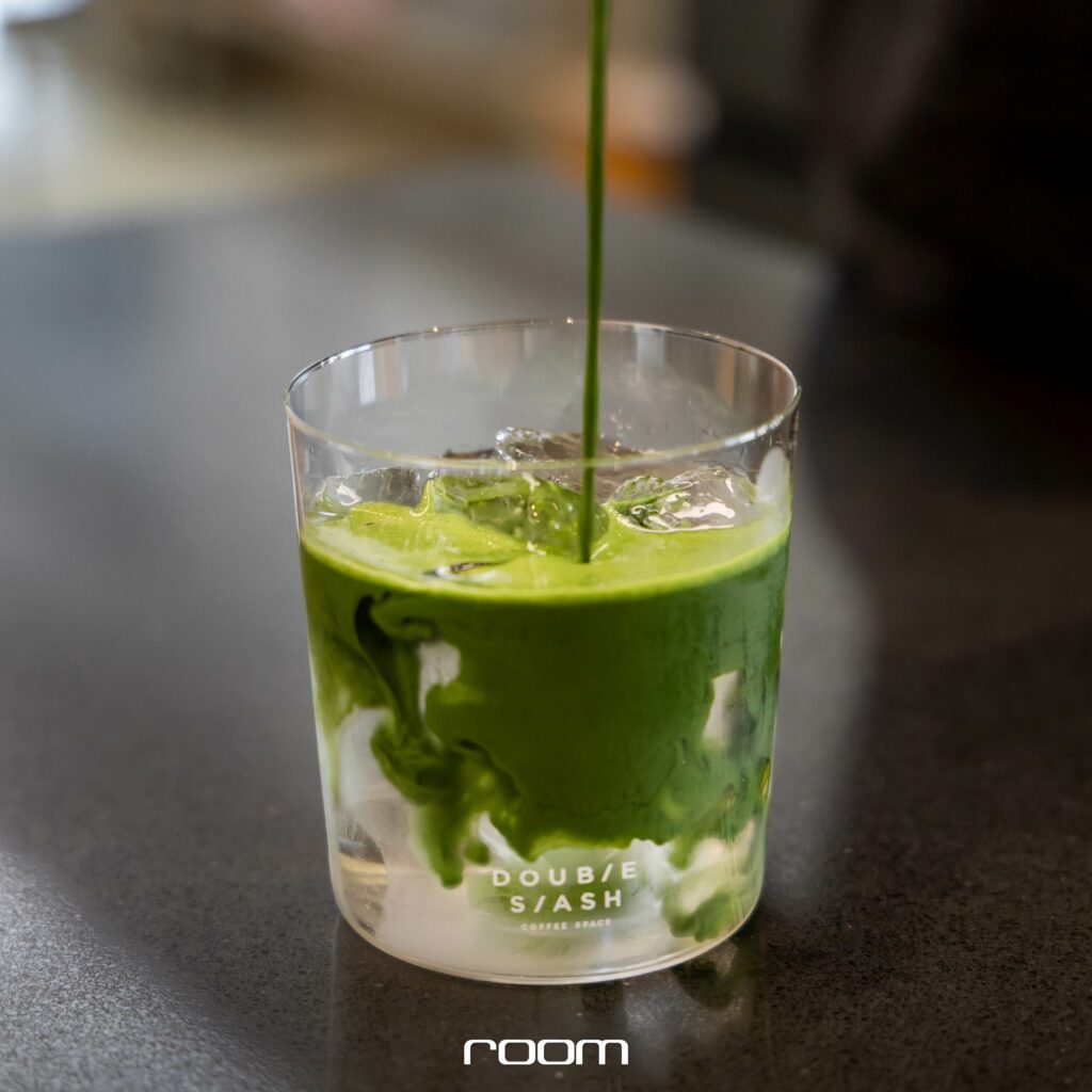Double Slash // Coffee Space แฟล็กชิบสโตร์คาเฟ่ สไตล์มินิมัล