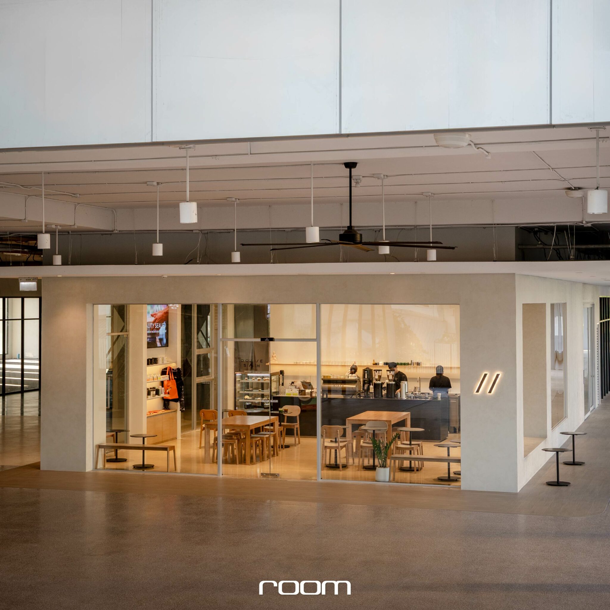 Double Slash // Coffee Space แฟล็กชิบสโตร์คาเฟ่ สไตล์มินิมัล