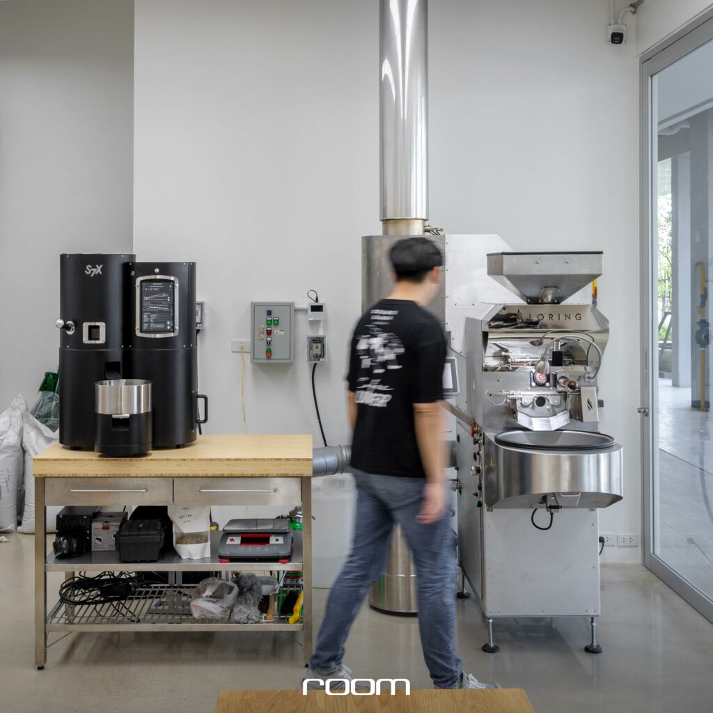 Double Slash // Coffee Space แฟล็กชิบสโตร์คาเฟ่ สไตล์มินิมัล