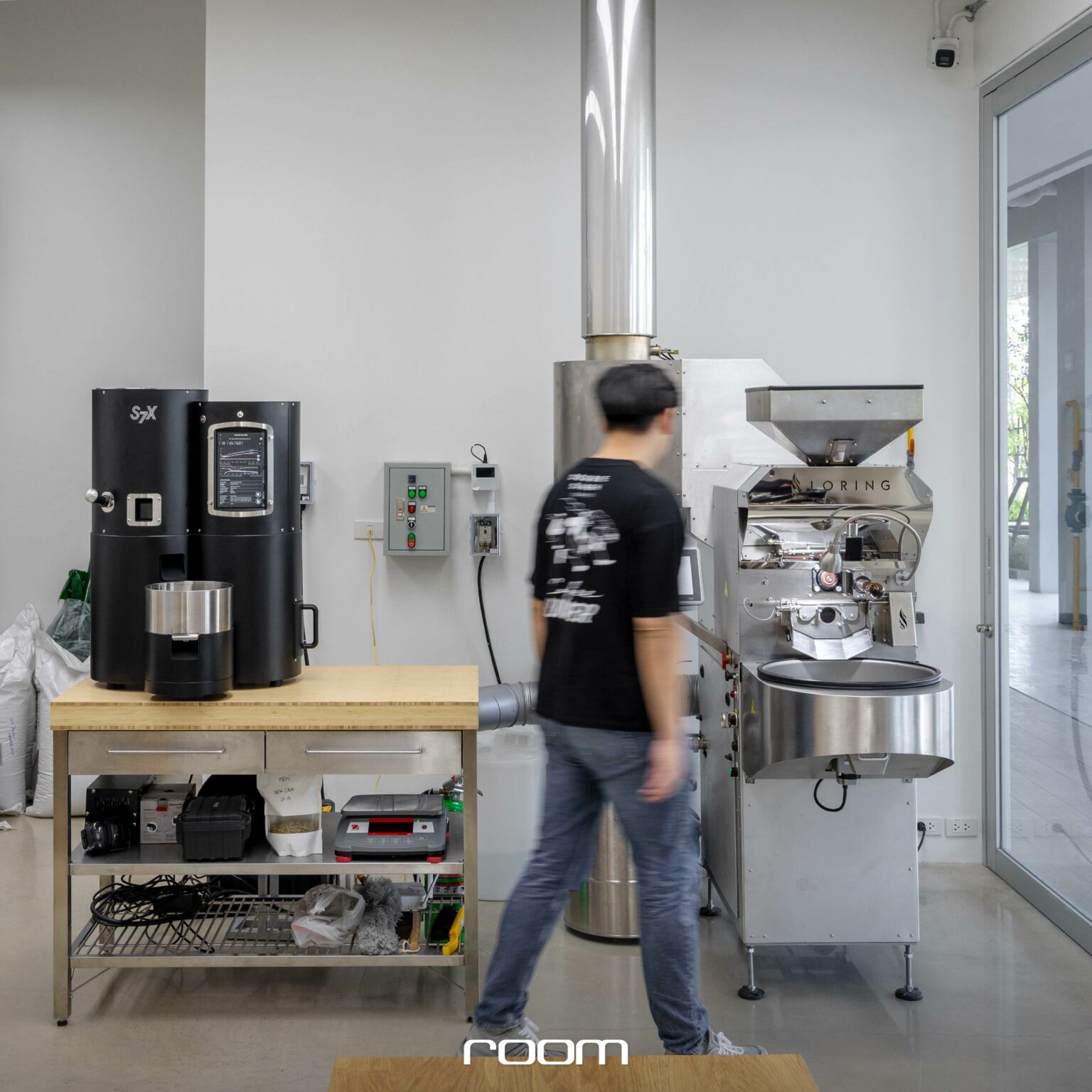 Double Slash // Coffee Space แฟล็กชิบสโตร์คาเฟ่ สไตล์มินิมัล