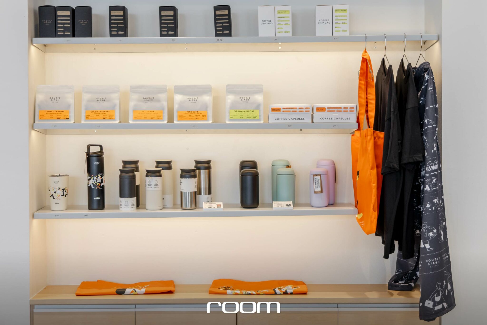 Double Slash // Coffee Space แฟล็กชิบสโตร์คาเฟ่ สไตล์มินิมัล