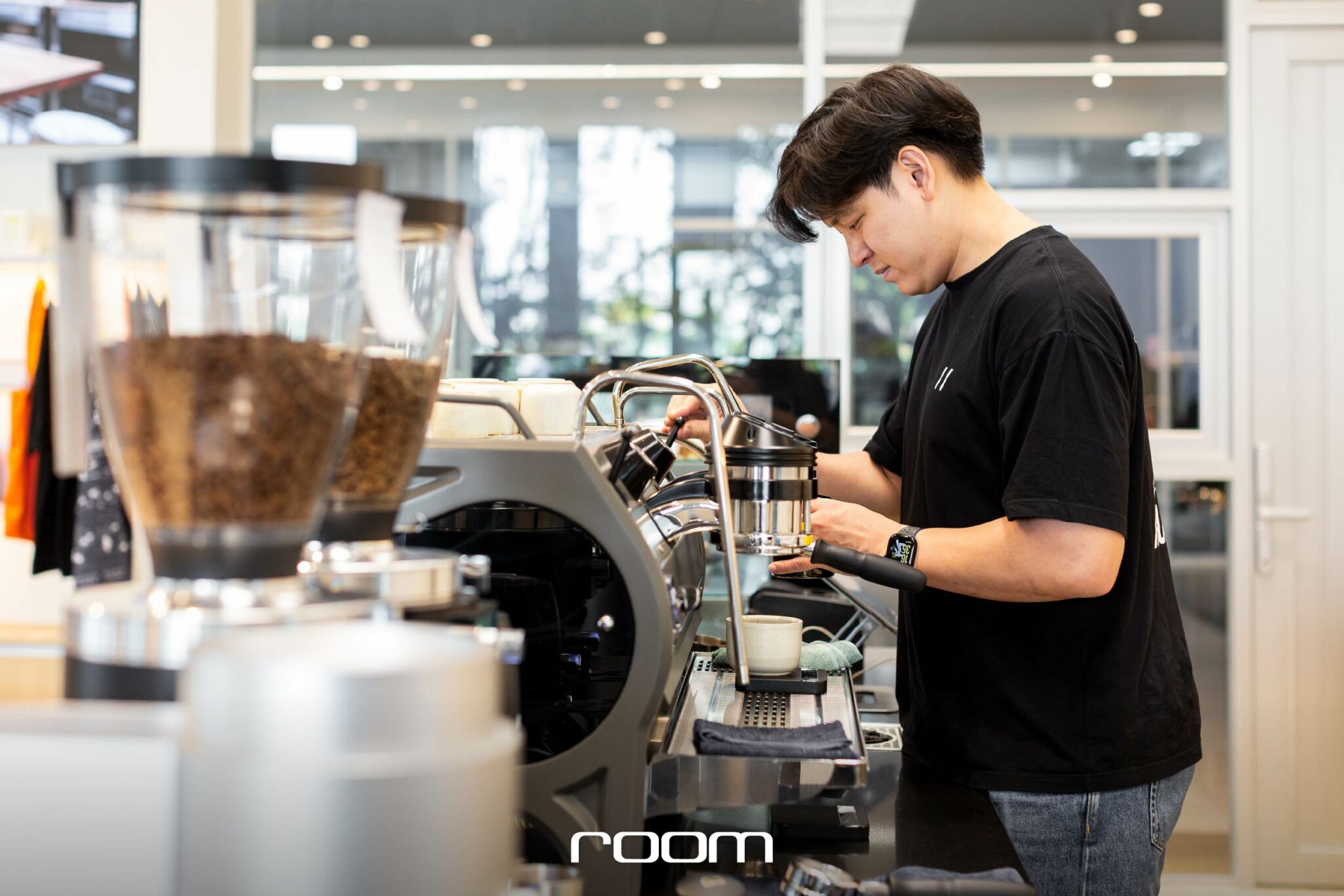 Double Slash // Coffee Space แฟล็กชิบสโตร์คาเฟ่ สไตล์มินิมัล