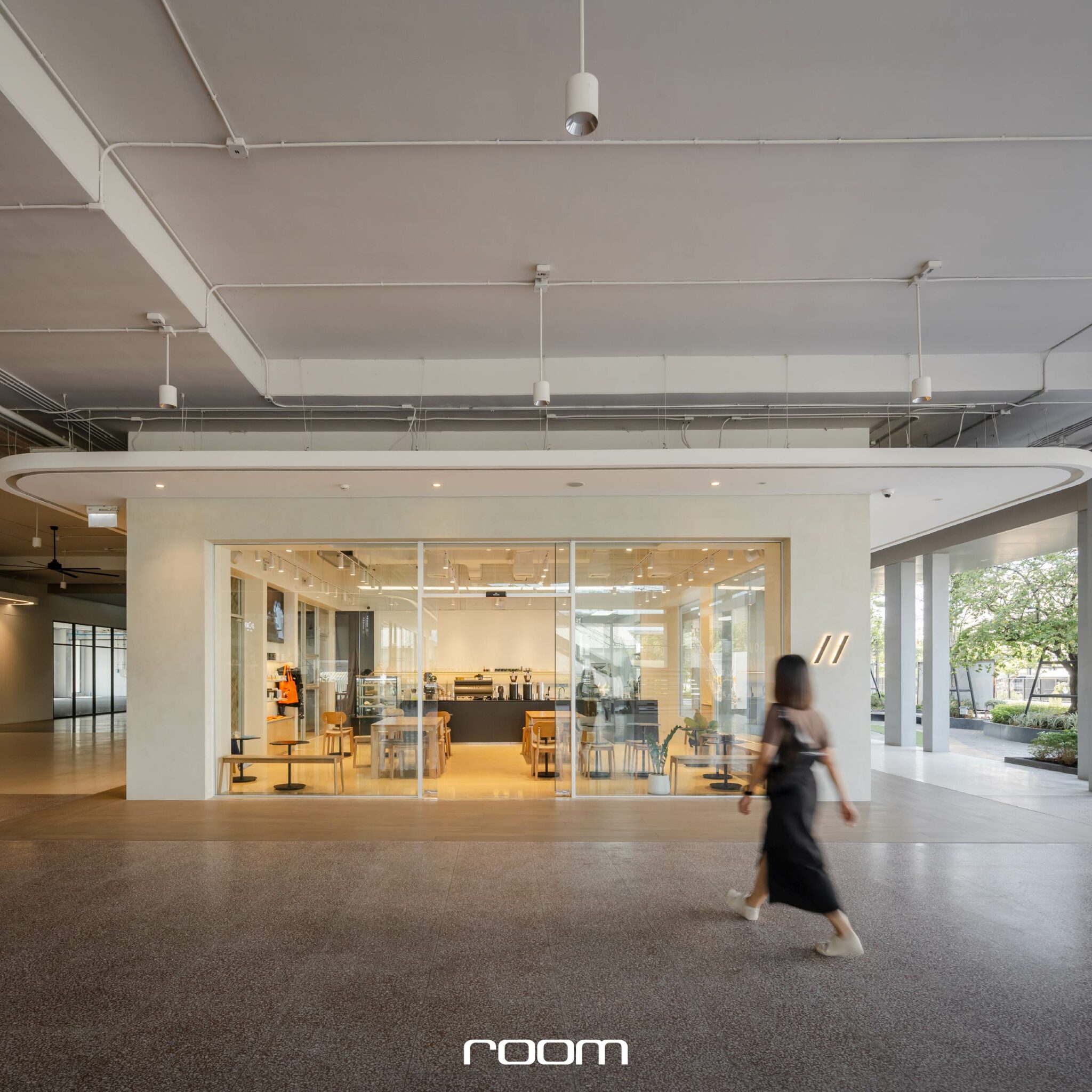Double Slash // Coffee Space แฟล็กชิบสโตร์คาเฟ่ สไตล์มินิมัล
