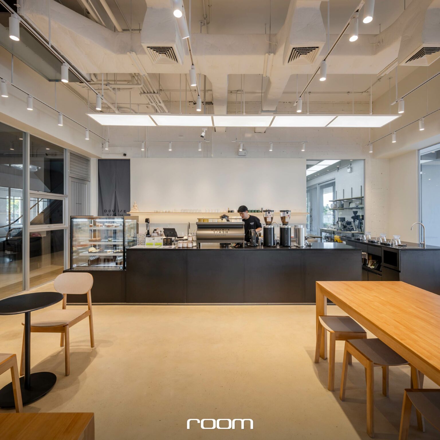 Double Slash // Coffee Space แฟล็กชิบสโตร์คาเฟ่ สไตล์มินิมัล