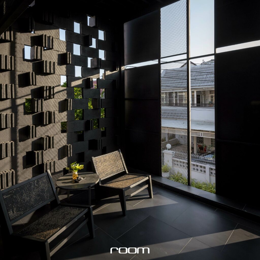 NIN BAR & CAFÉ ที่พักเชียงใหม่ สัมผัสความสงบในที่พักสีดำ - room