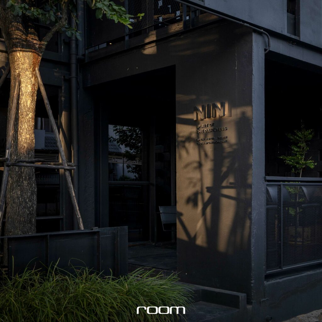 NIN BAR & CAFÉ ที่พักเชียงใหม่ สัมผัสความสงบในที่พักสีดำ - room