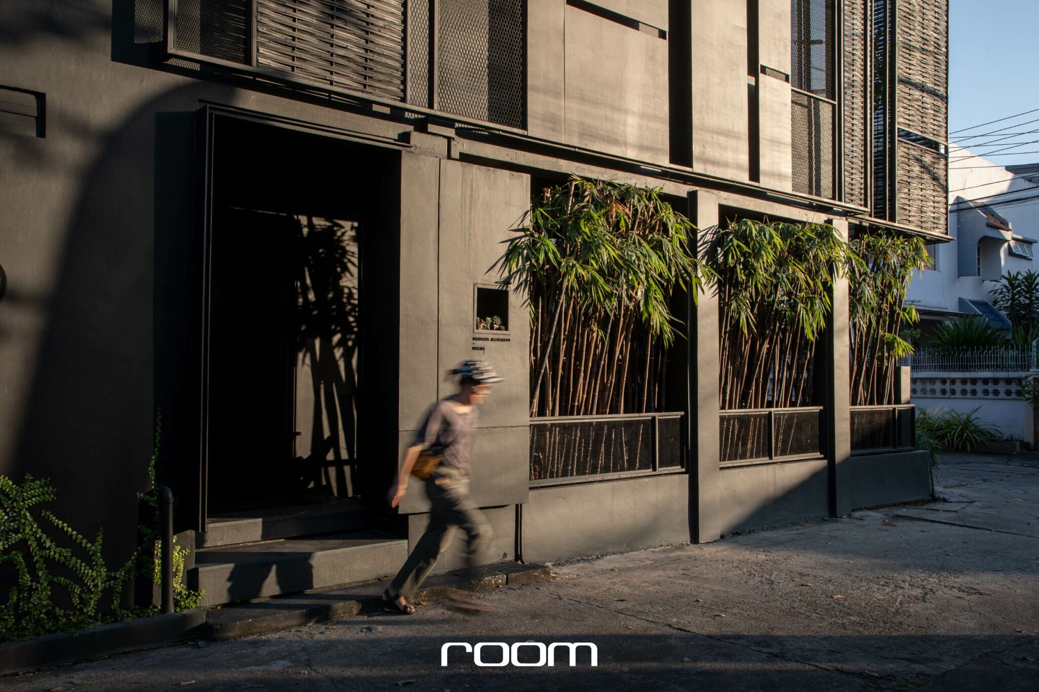 NIN BAR & CAFÉ ที่พักเชียงใหม่ สัมผัสความสงบในที่พักสีดำ - room