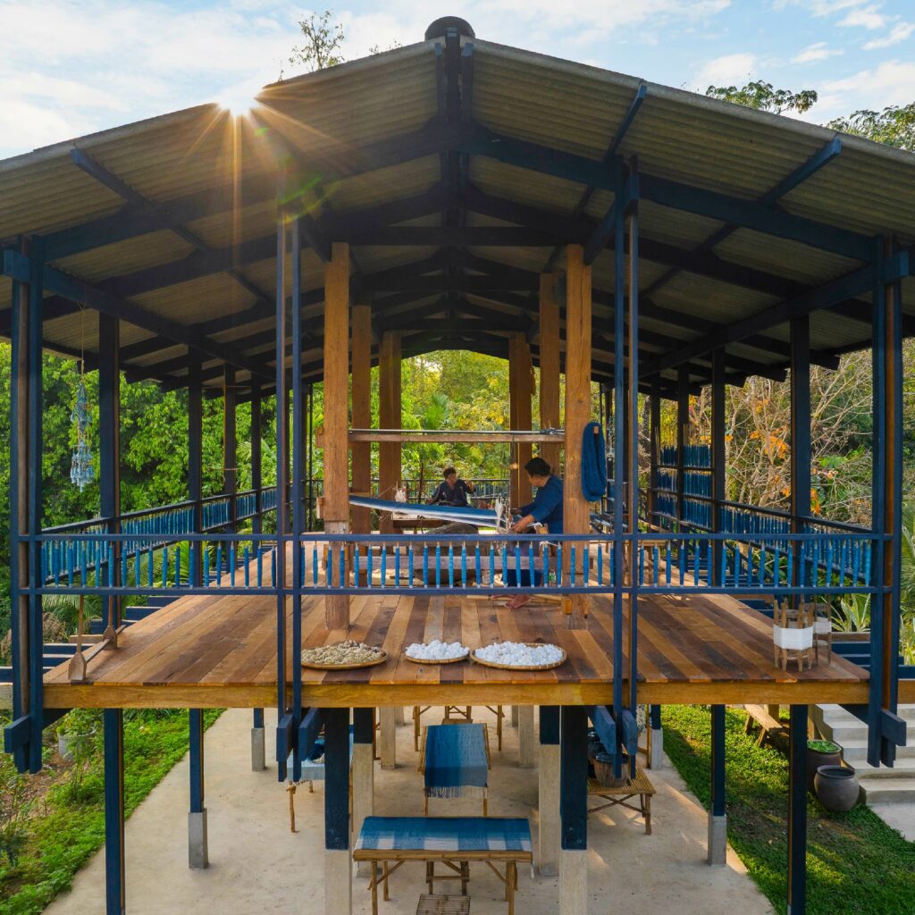 The Indigo Loom House ผสานบ้านและกี่ทอผ้า สู่ สถาปัตยกรรมชุมชน
