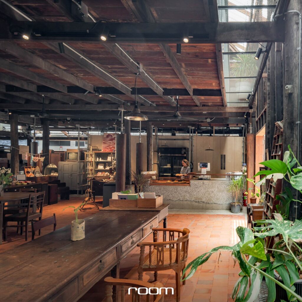 Vanich house คาเฟ่ตลาดน้อย ในโรงกลึงที่เป็นบ้านไม้เก่าอายุเกือบร้อยปี