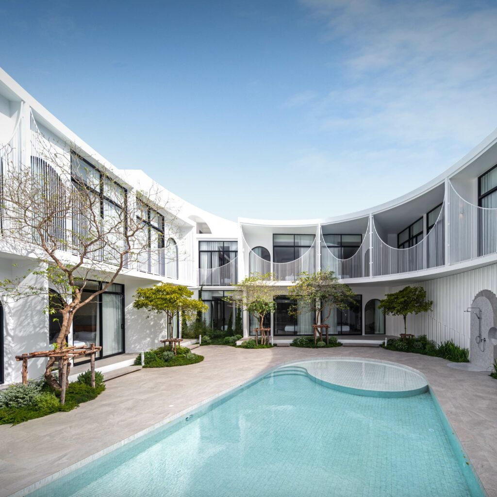 Halff Hotel ที่พักจันทบุรี ดึงเส้นสายของภูเขา ทะเล น้ำตก มาออกแบบ