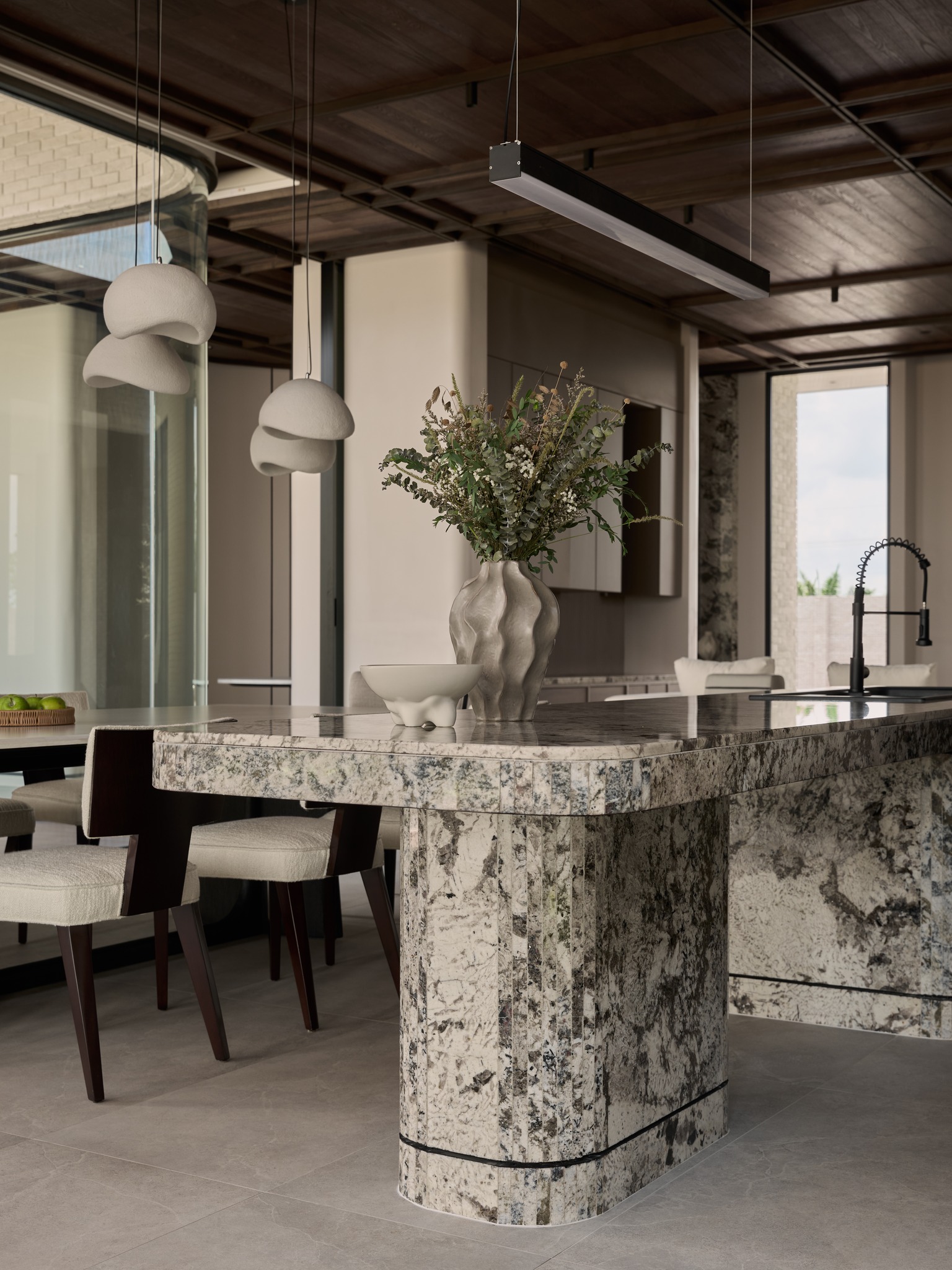 Chiang Rung Residence บ้านโมเดิร์น สร้างจากโครงบ้านเก่าในเชียงราย