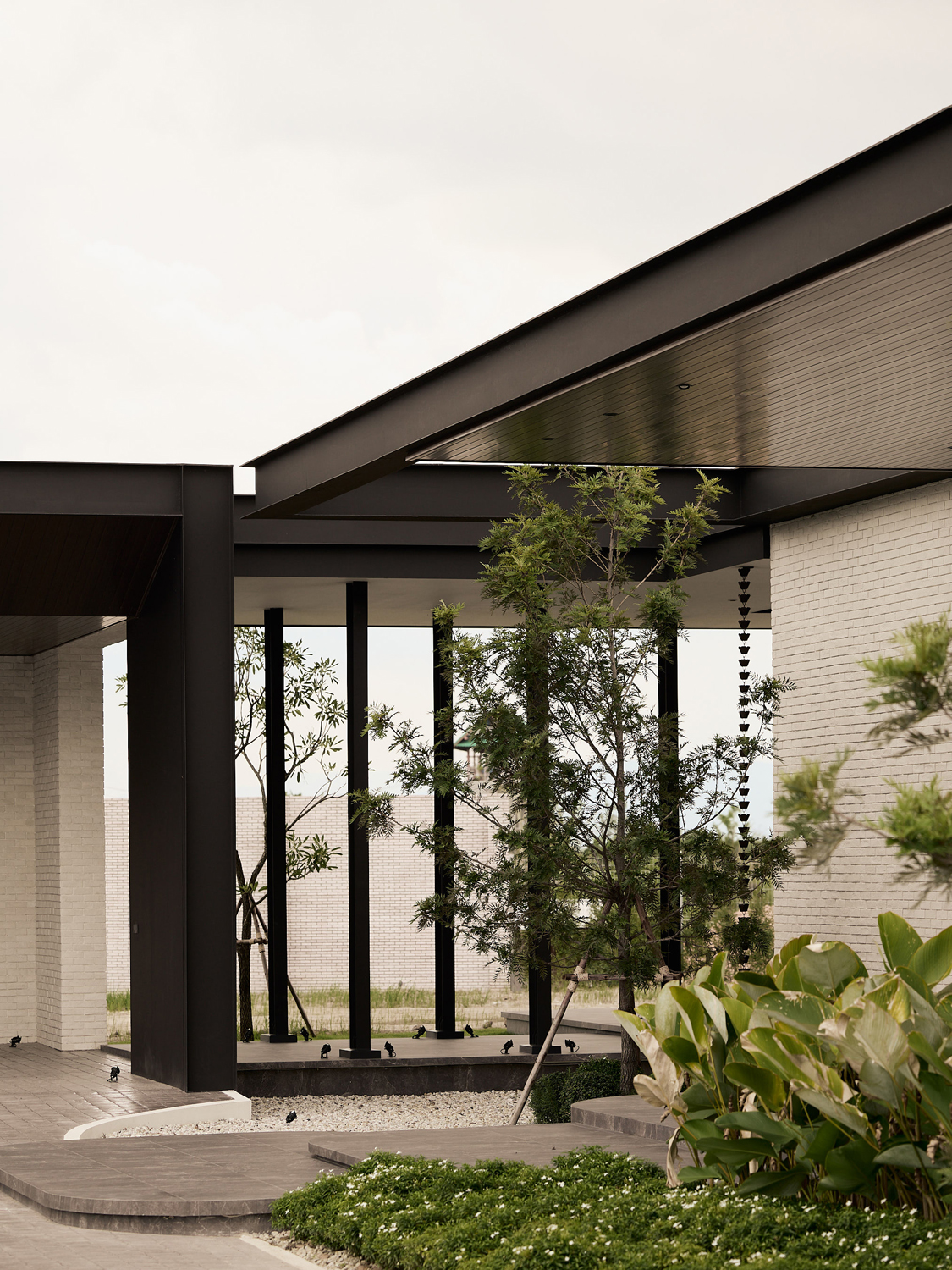 Chiang Rung Residence บ้านโมเดิร์น สร้างจากโครงบ้านเก่าในเชียงราย
