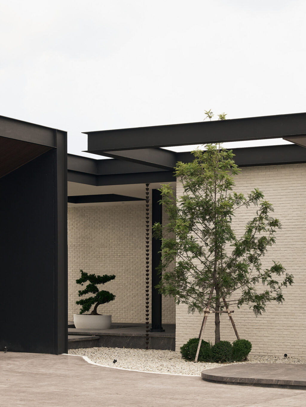 Chiang Rung Residence บ้านโมเดิร์น สร้างจากโครงบ้านเก่าในเชียงราย