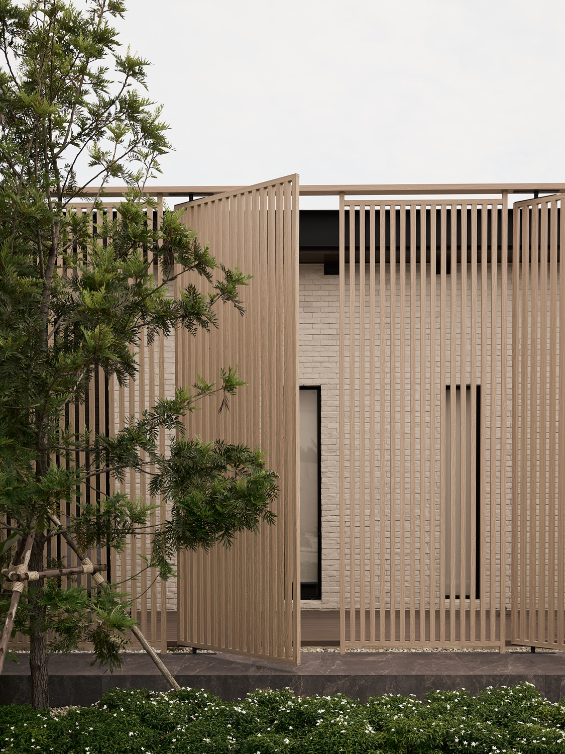Chiang Rung Residence บ้านโมเดิร์น สร้างจากโครงบ้านเก่าในเชียงราย